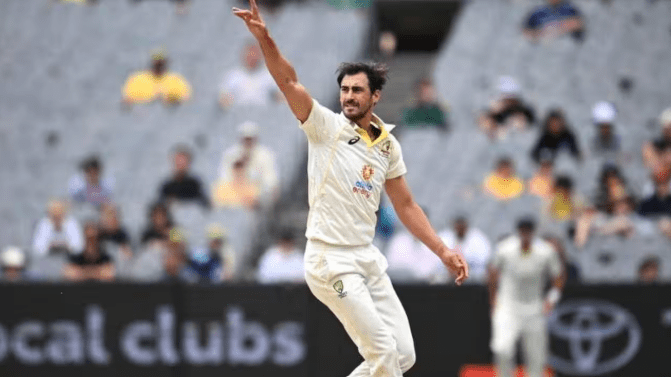 10 Best Left-Handed Bowlers In Cricket Of All Time (2025 List)